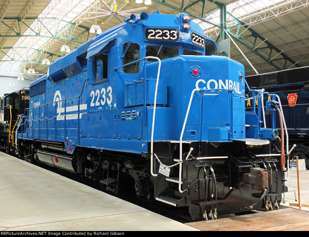 CR 2233 Locomotive (GP 30)